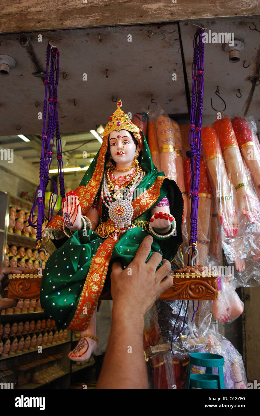 Gouri statue hi-res stock photography and images - Alamy