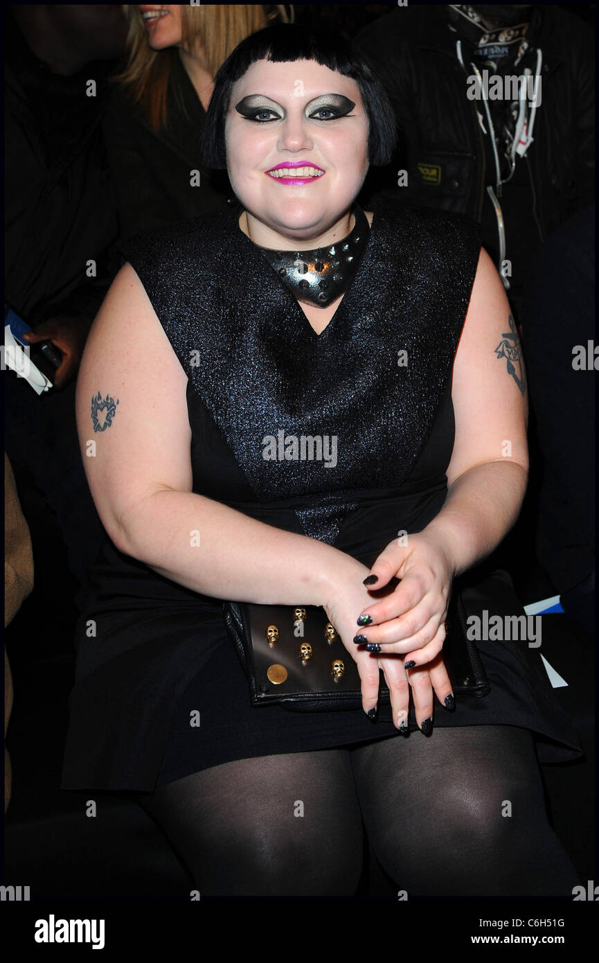 Beth Ditto Paris Fashion Week Ready to Wear Fall Winter 2010 - Karl ...