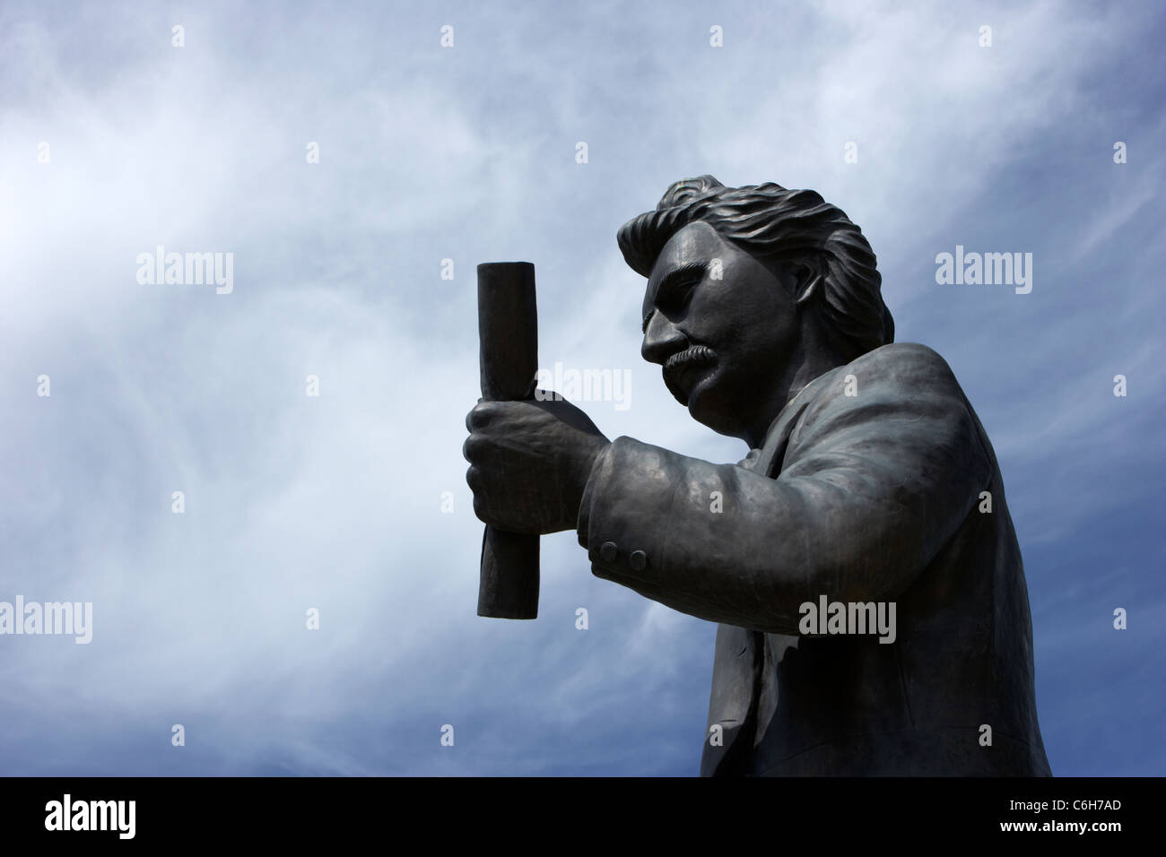 louis riel statue at the rear of the manitoba legislative building ...