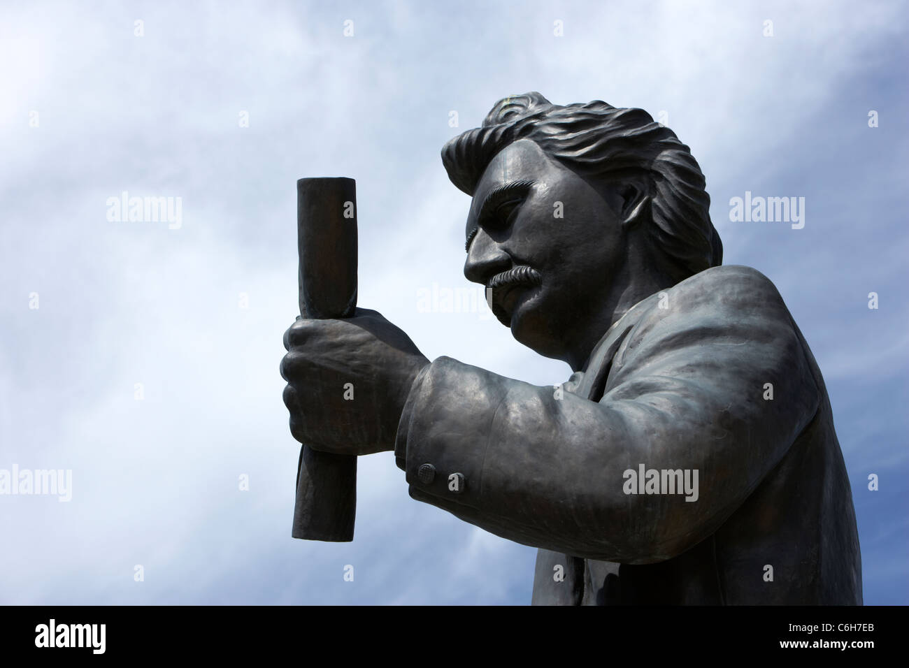 louis riel statue at the rear of the manitoba legislative building ...