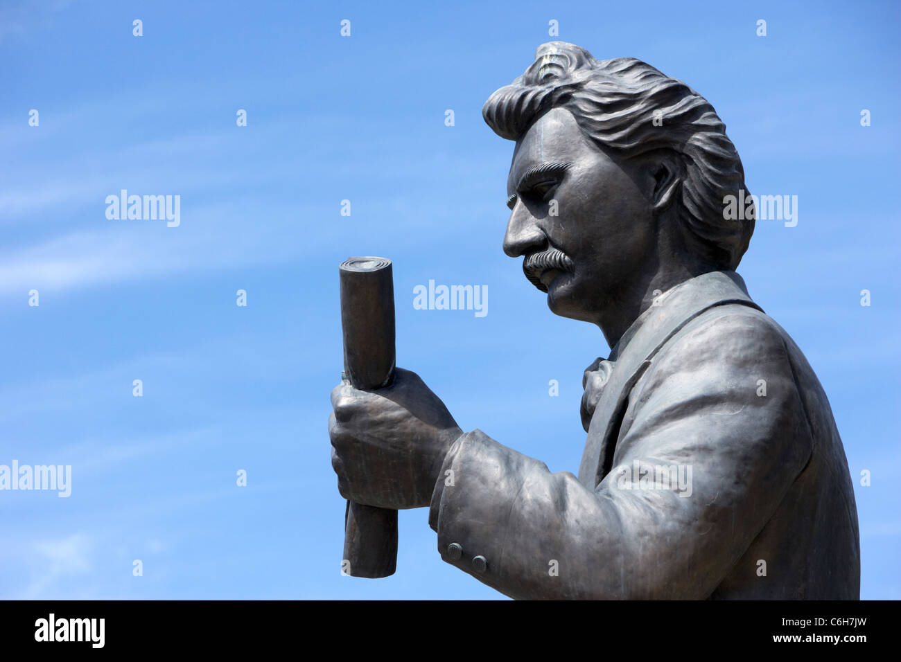 louis riel statue at the rear of the manitoba legislative building ...