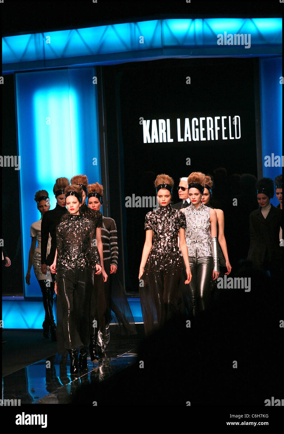 Models Paris Fashion Week Ready to Wear Fall Winter 2010 - Karl ...