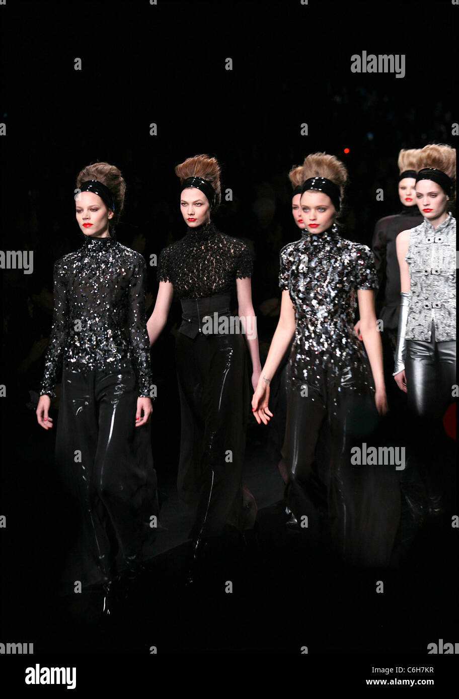 Models Paris Fashion Week Ready to Wear Fall Winter 2010 - Karl ...