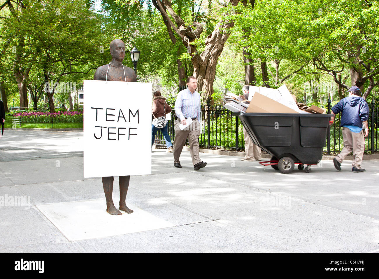 Gormley statues take sides over Ragsdale stunt Comedian Jeff Ragsdale ...