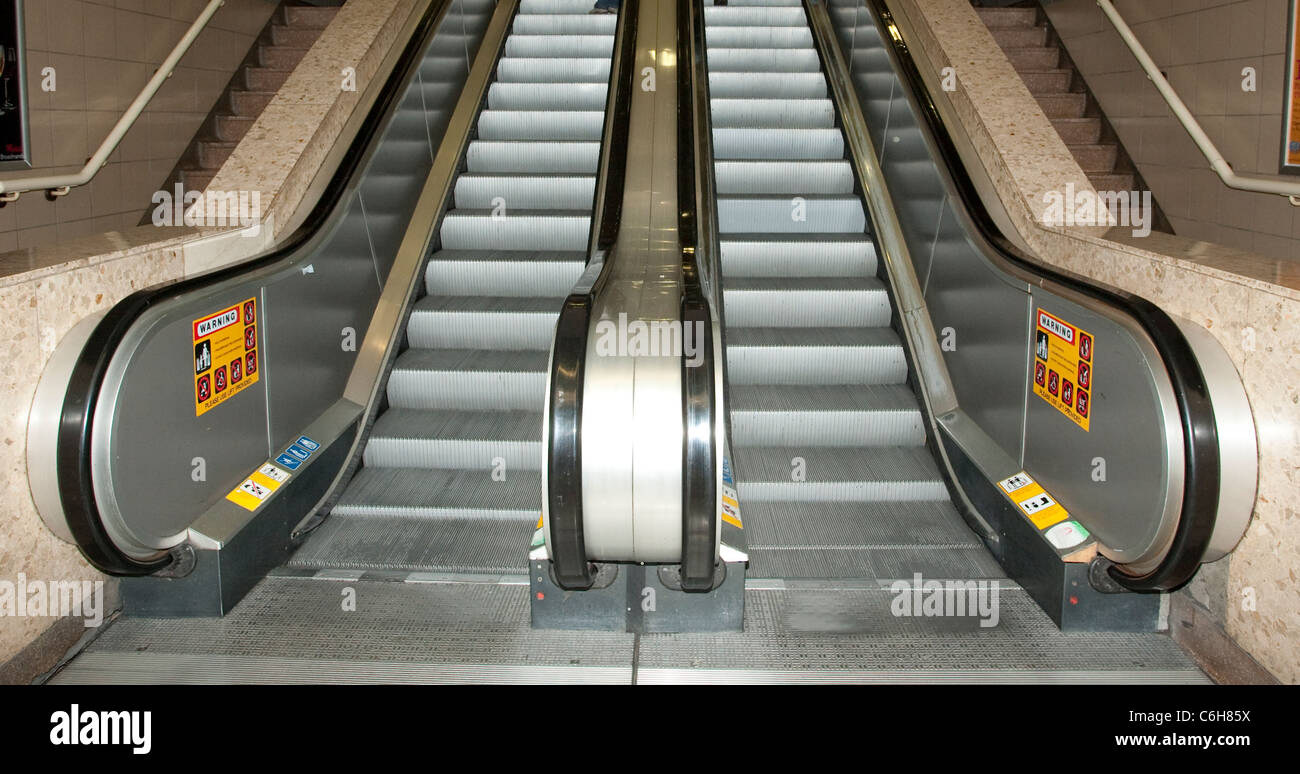 Walk ways escalators steps Stock Photo - Alamy