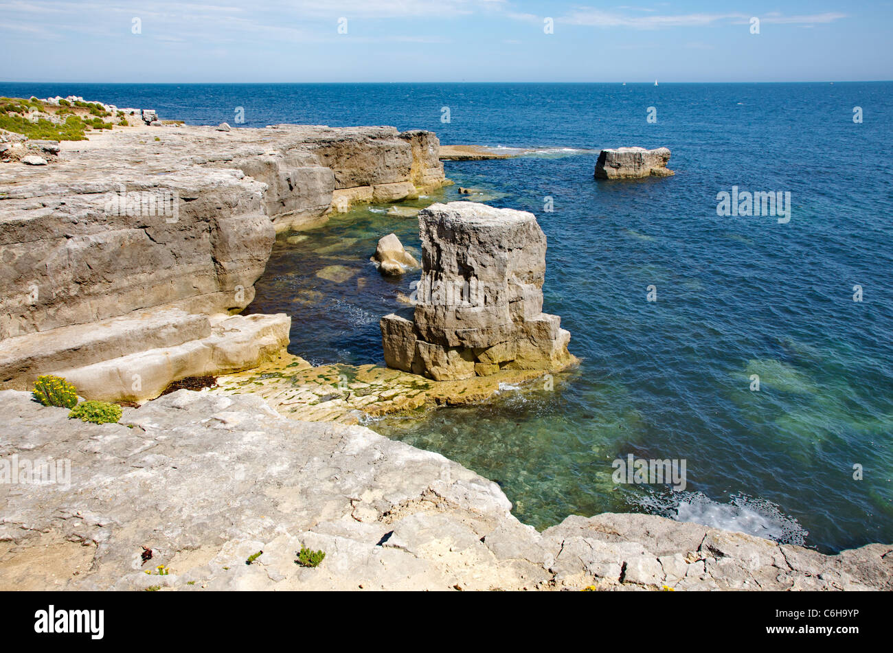 Jurassic oolitic limestone cliffs at Portland Bill in Dorset Stock ...
