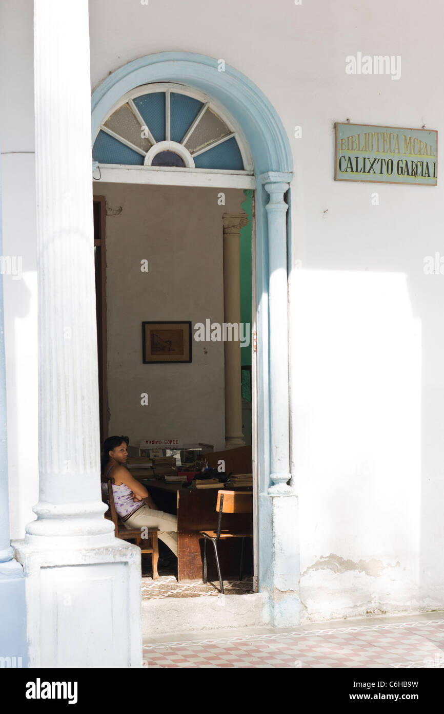 Library door open books hi-res stock photography and images - Alamy