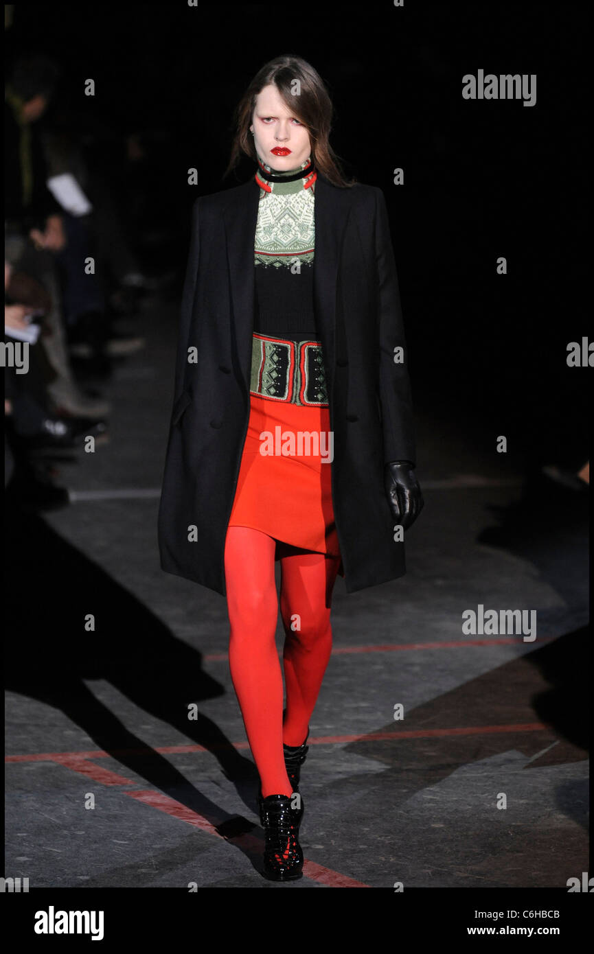 Model Paris Fashion Week Ready to Wear Fall Winter 2010 - Givenchy ...
