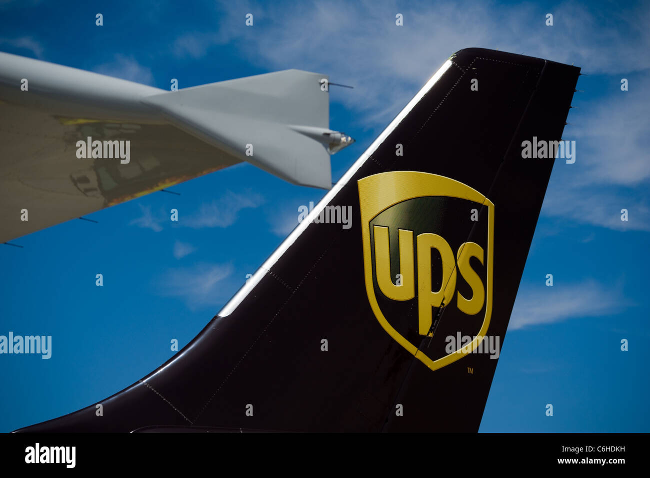 Ups logo hi-res stock photography and images - Alamy