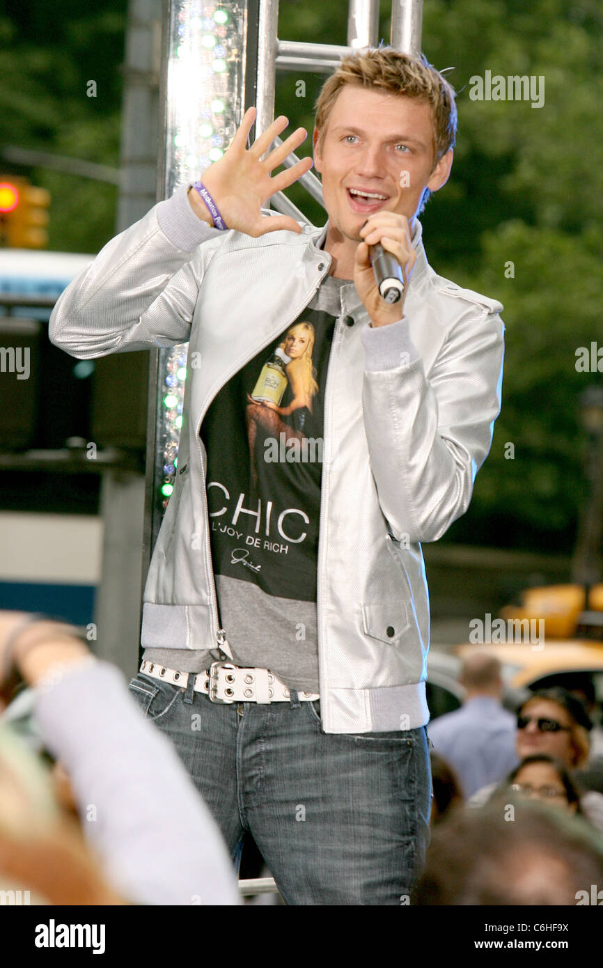 Nick Carter Backstreet Boys performing live on CBS' 'Early Show' as ...