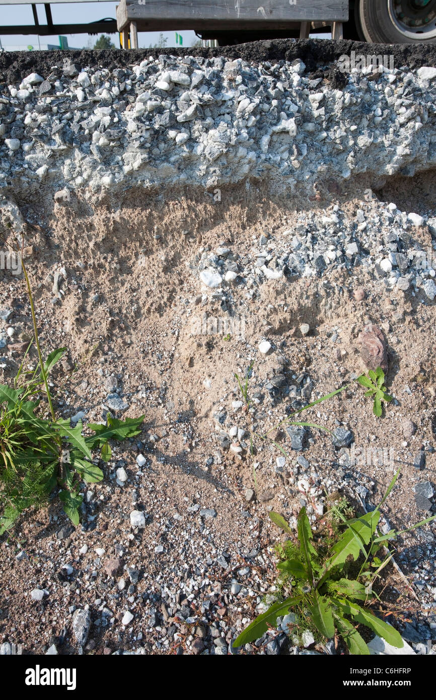 Cross-section showing the layers of road construction Stock Photo - Alamy
