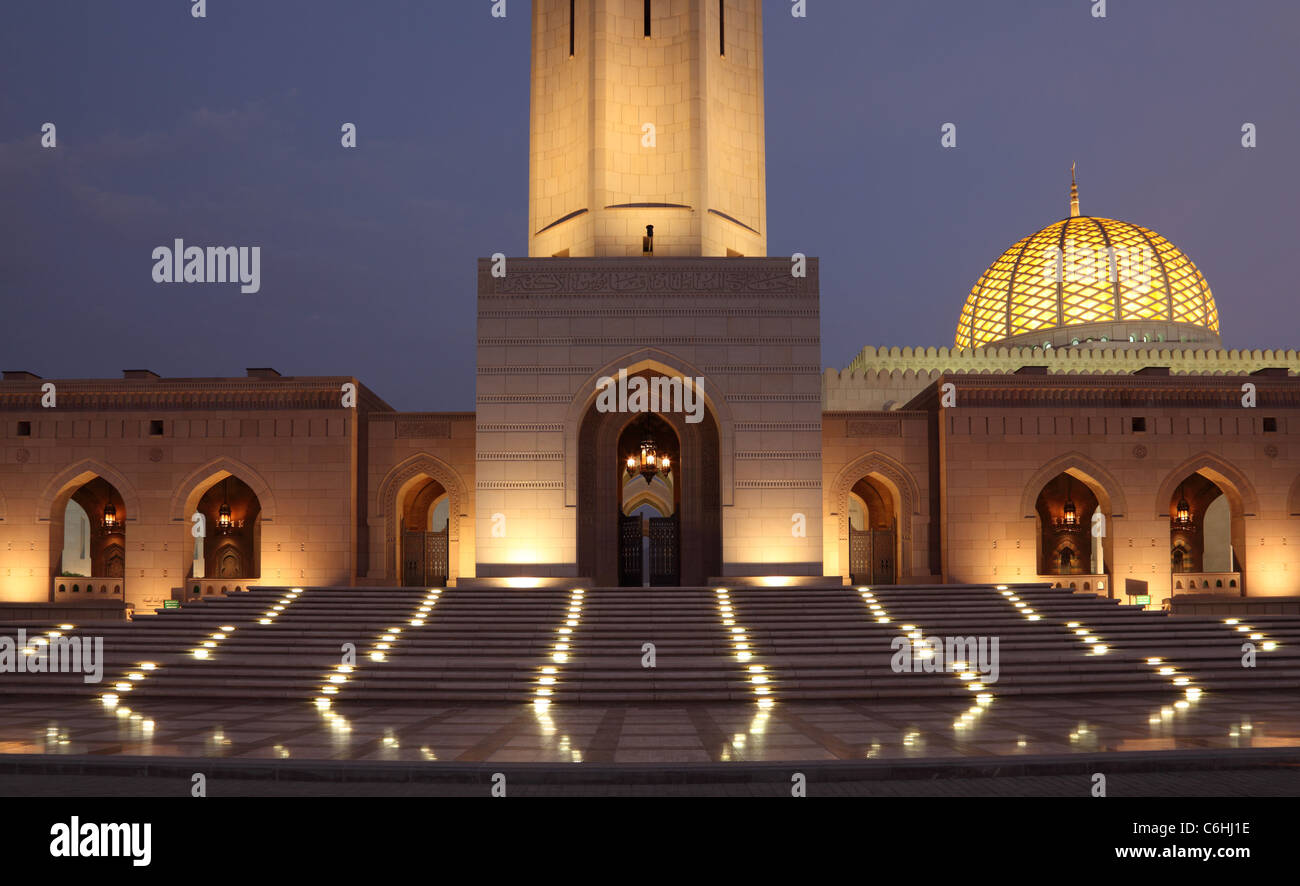 Sultan Qaboos Grand Mosque illuminated at night. Muscat, Oman Stock ...