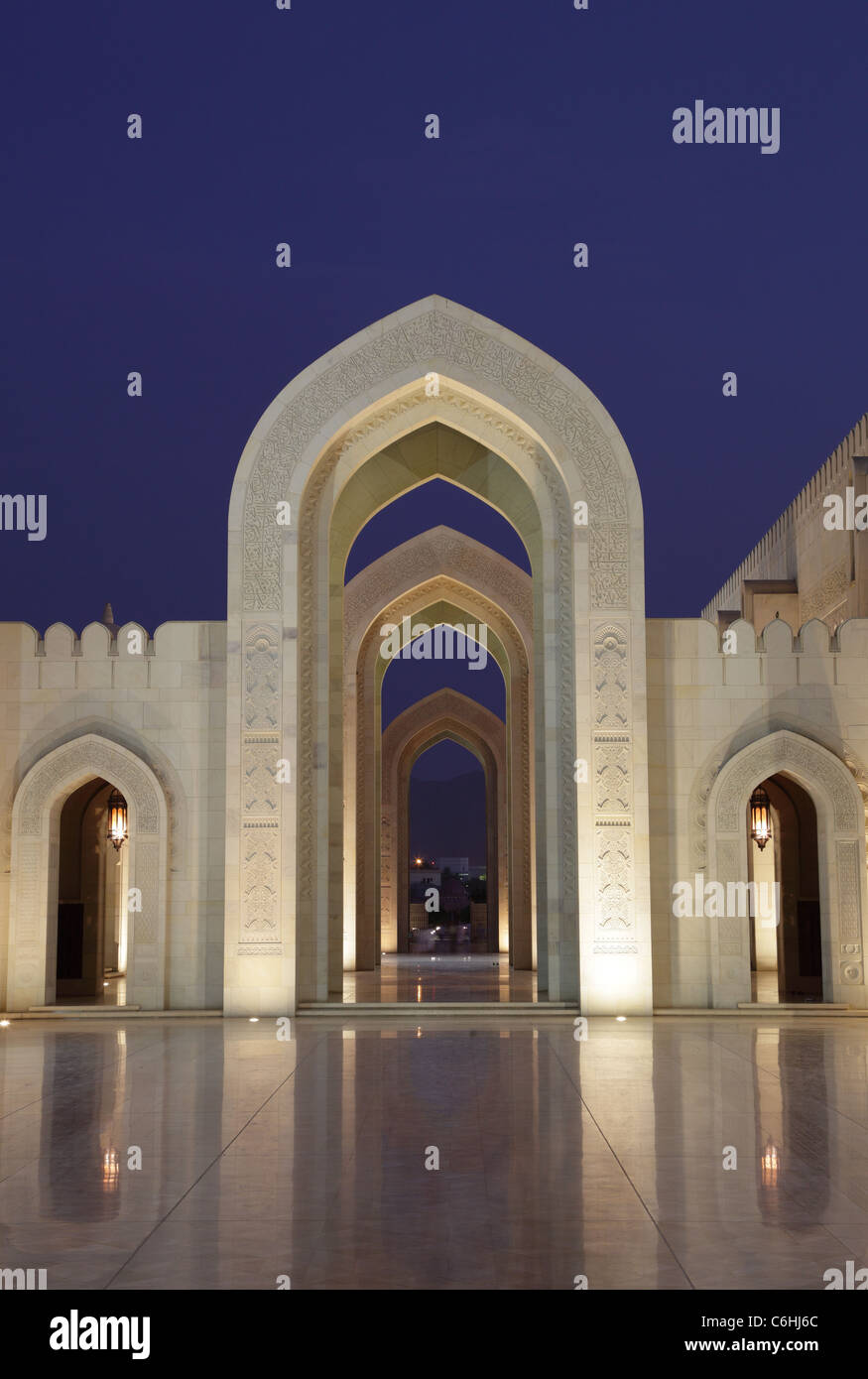 Sultan Qaboos Grand Mosque at night. Muscat, Oman Stock Photo - Alamy