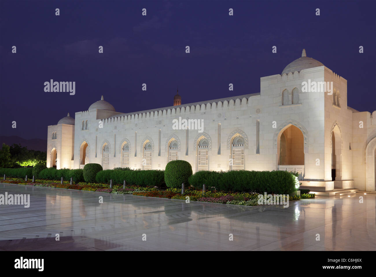 Sultan Qaboos Grand Mosque at night. Muscat, Oman Stock Photo - Alamy