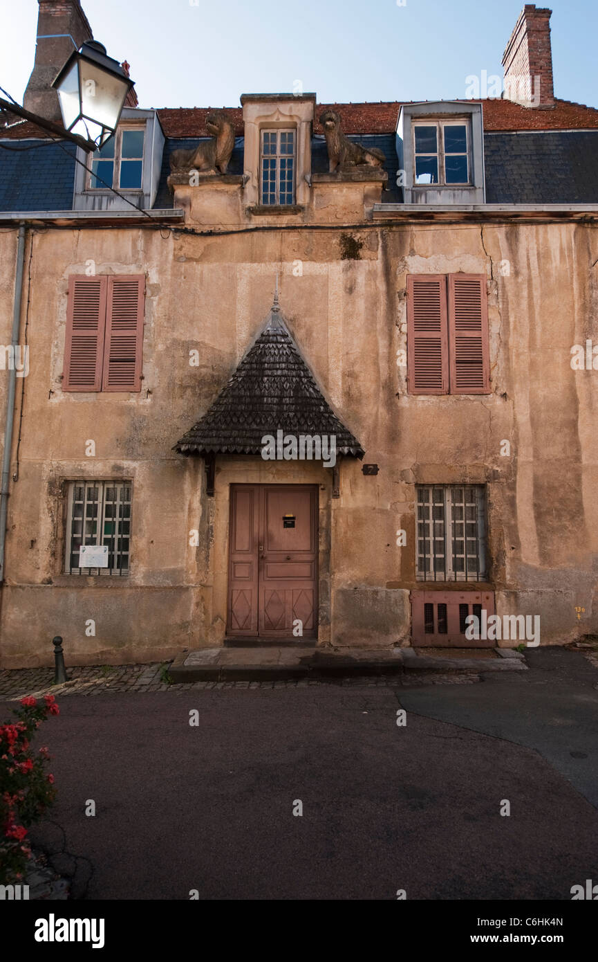 Old house frontage in the Rue des Sous Chantres, Medieval Autun ...