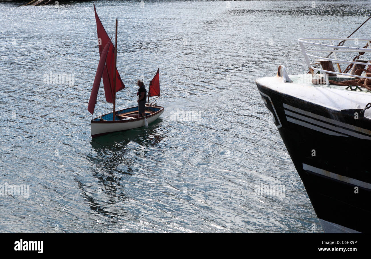 Red sail boat hi-res stock photography and images - Alamy