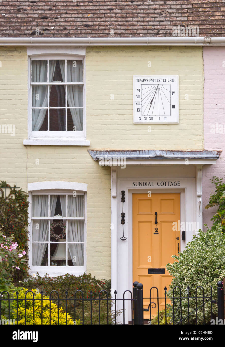 Wall mounted sundial hi-res stock photography and images - Alamy