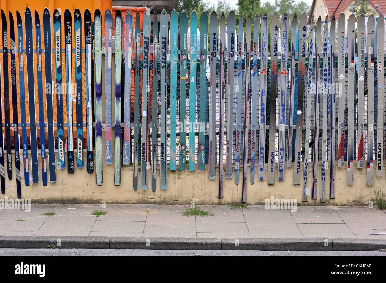 Ski skis fence hi-res stock photography and images - Alamy