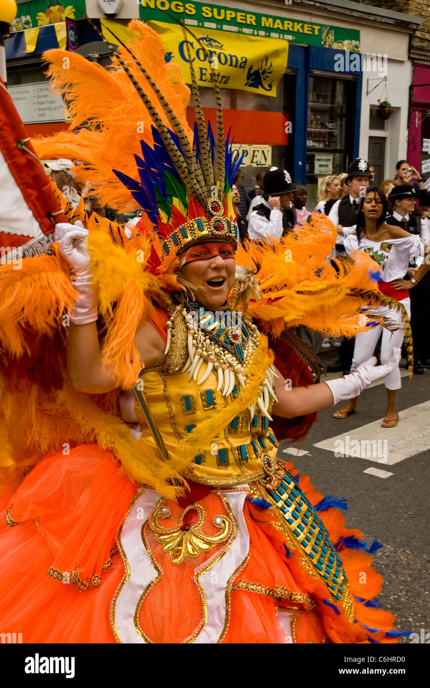 Dancers of the the Paraiso School of Samba float at the Notting Hill ...