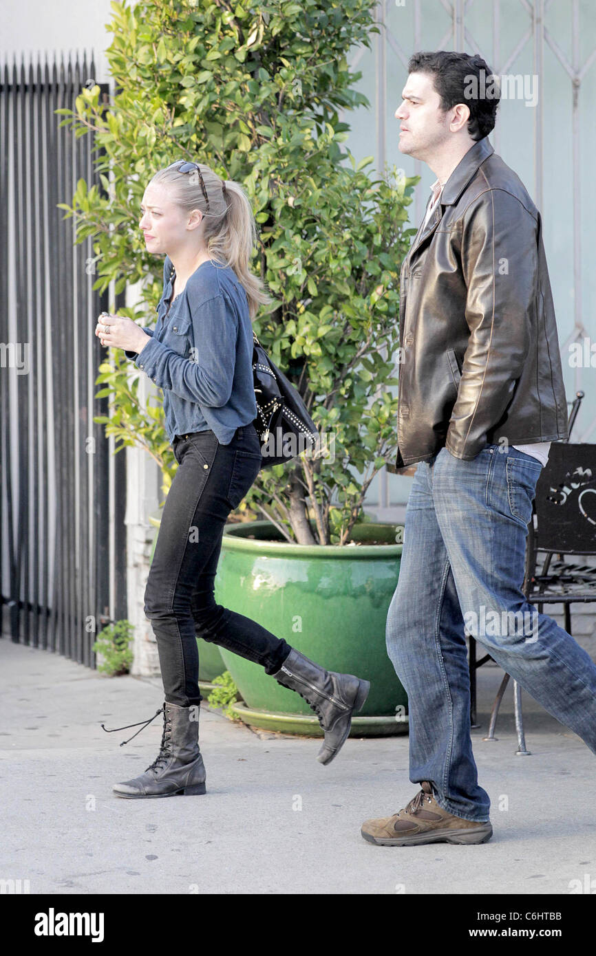 Amanda Seyfried 'Dear John' star looking upset as she leaves Urth Caffe ...