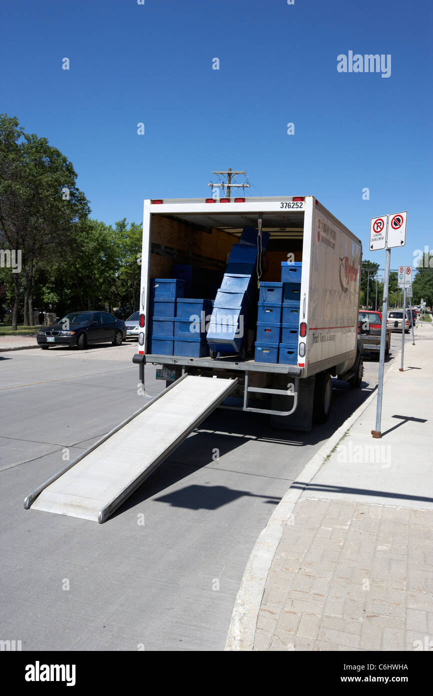 Truck loading boxes hi-res stock photography and images - Alamy