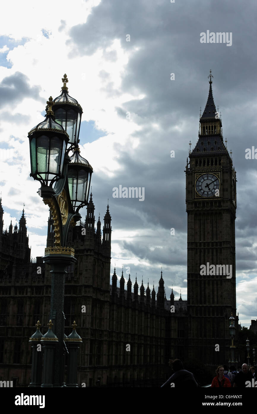 Storm clouds gathering over the Houses of Parliament an Big Ben in ...