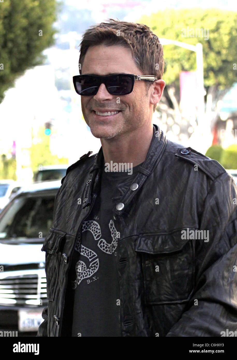 Actor Rob Lowe of the tv show Brothers & Sisters, leaving the Ivy after ...