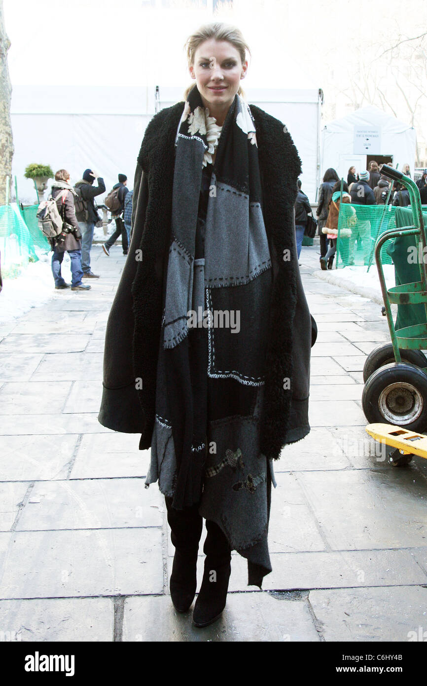 Angela Lindval Mercedes-Benz IMG New York Fashion Week Fall 2010 ...