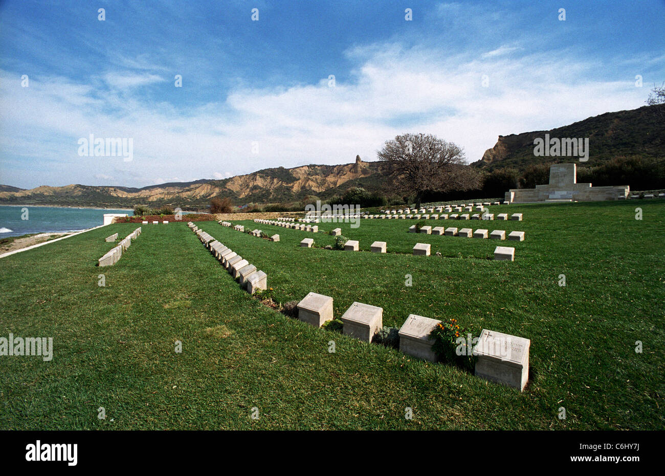 Ari burnu cemetery hi-res stock photography and images - Alamy