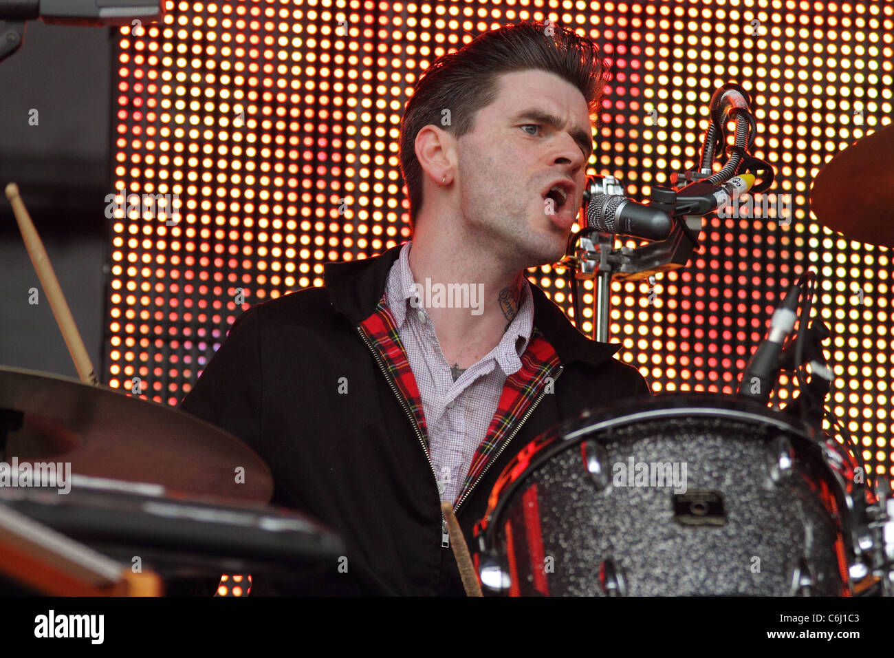 Paul Thomson Franz Ferdinand performing live at the Future Music ...