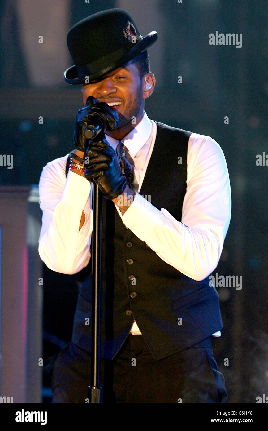 Usher performing live on ABC's 'Good Morning America' in support of his ...