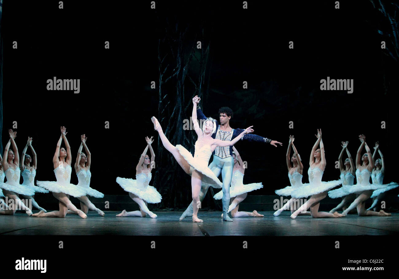 Carlos Acosta and the Ballet Nacional De Cuba Swan Lake - photocall ...