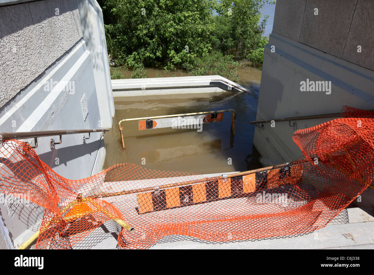 River blocked hi-res stock photography and images - Alamy