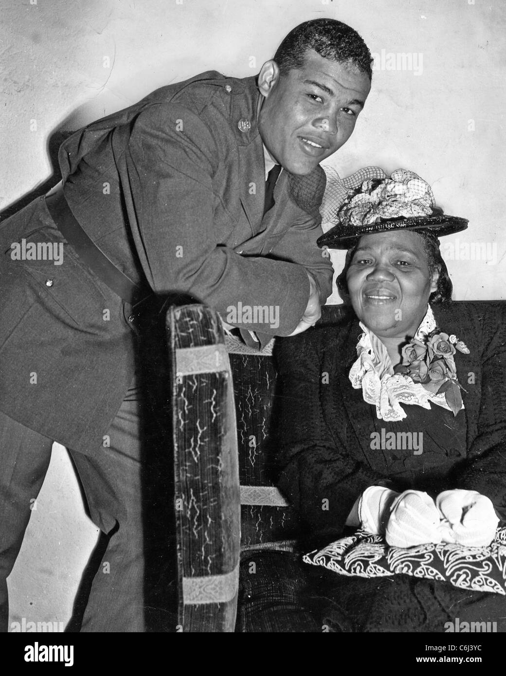 JOE LOUIS (1914-1981) US heavyweight boxing champion as an army private ...