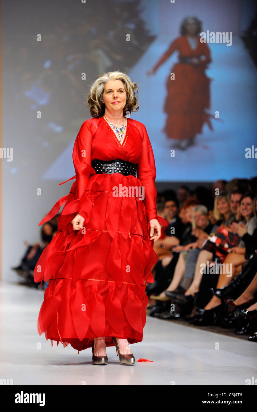 Linda Cullen wears a dress by D'Arcy Moses The Heart Truth's Red Dress ...