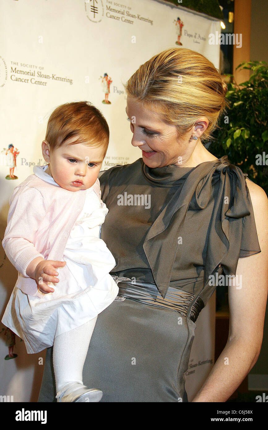 Kelly rutherford and daughter helena hi-res stock photography and ...