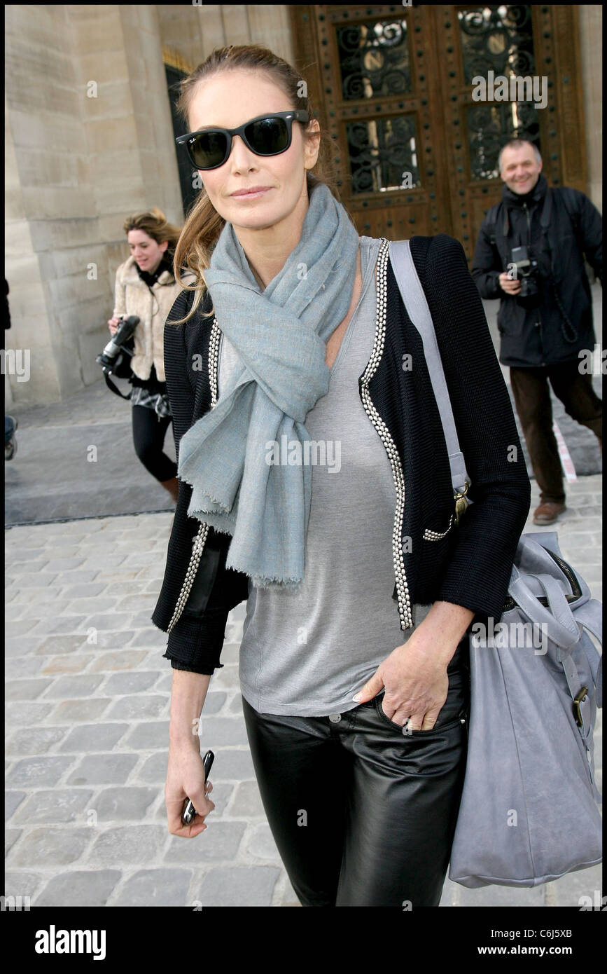 Elle Macpherson 2022 Street Style