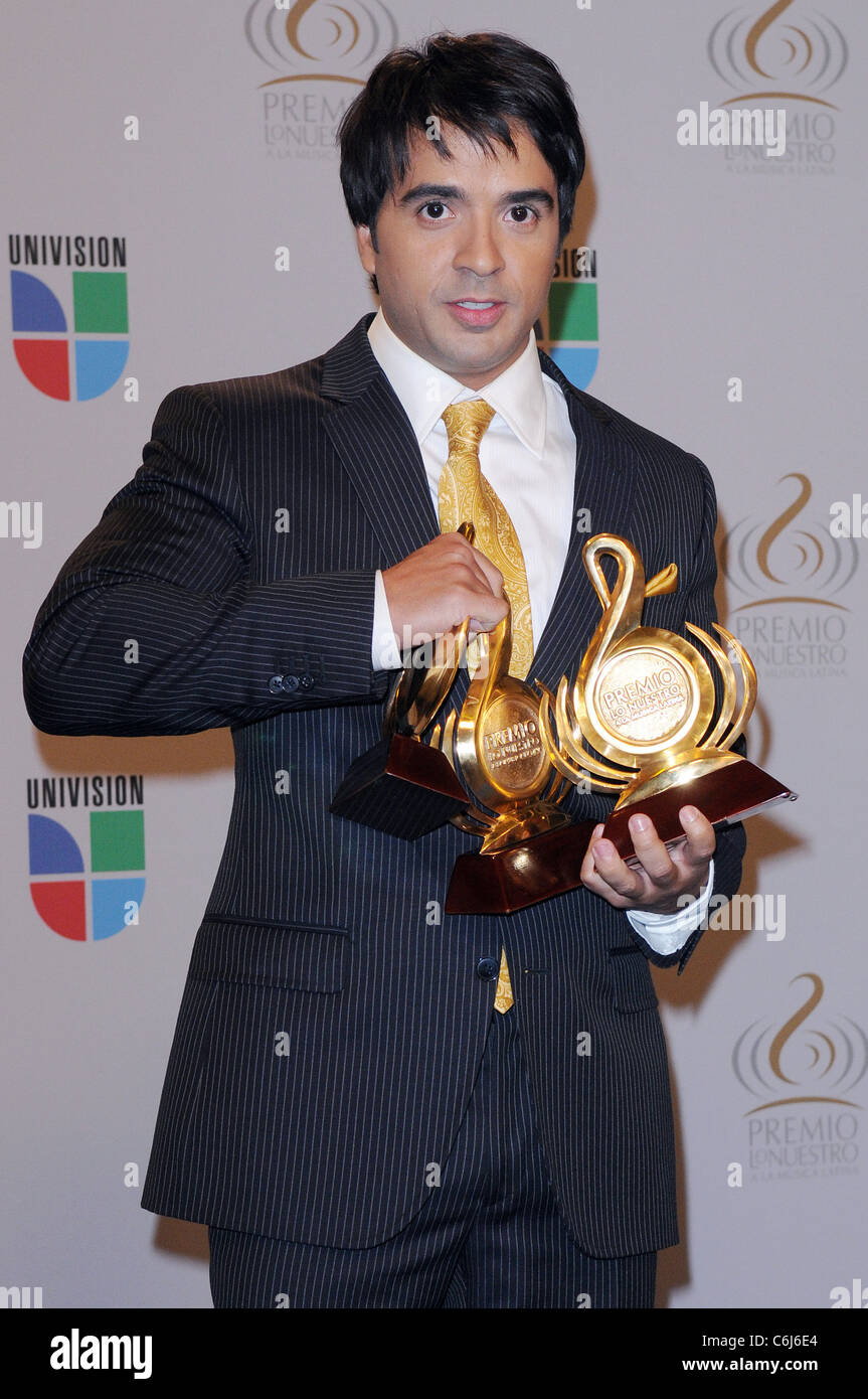 Luis fonsi 2010 hi-res stock photography and images - Alamy
