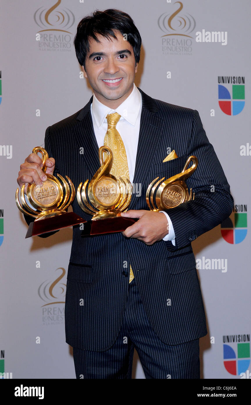 Luis fonsi 2010 hi-res stock photography and images - Alamy