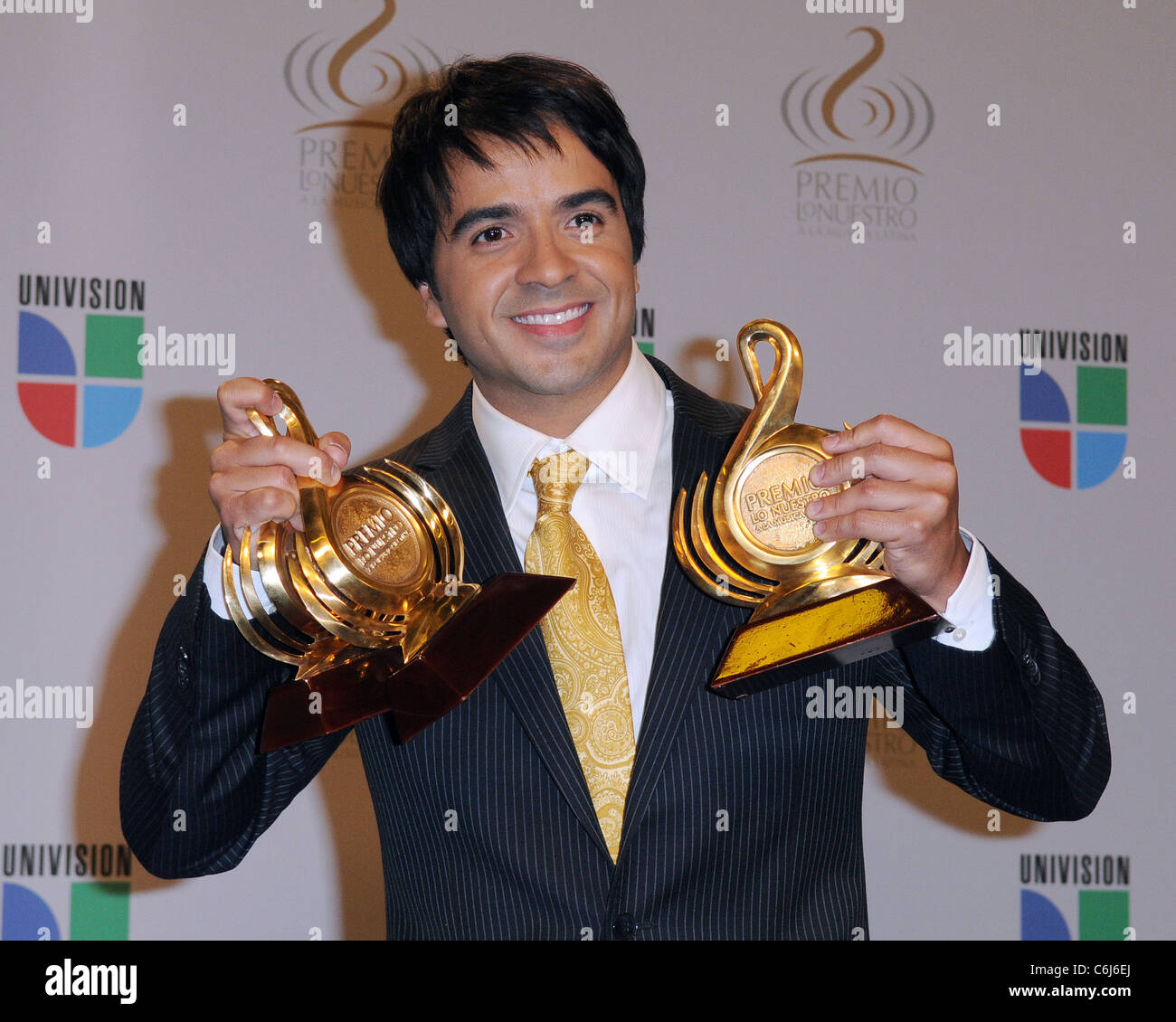 Luis fonsi 2010 hi-res stock photography and images - Alamy