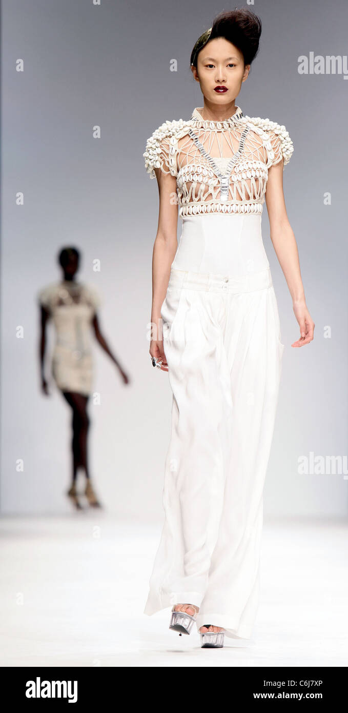 Sass and bide model hi-res stock photography and images - Alamy