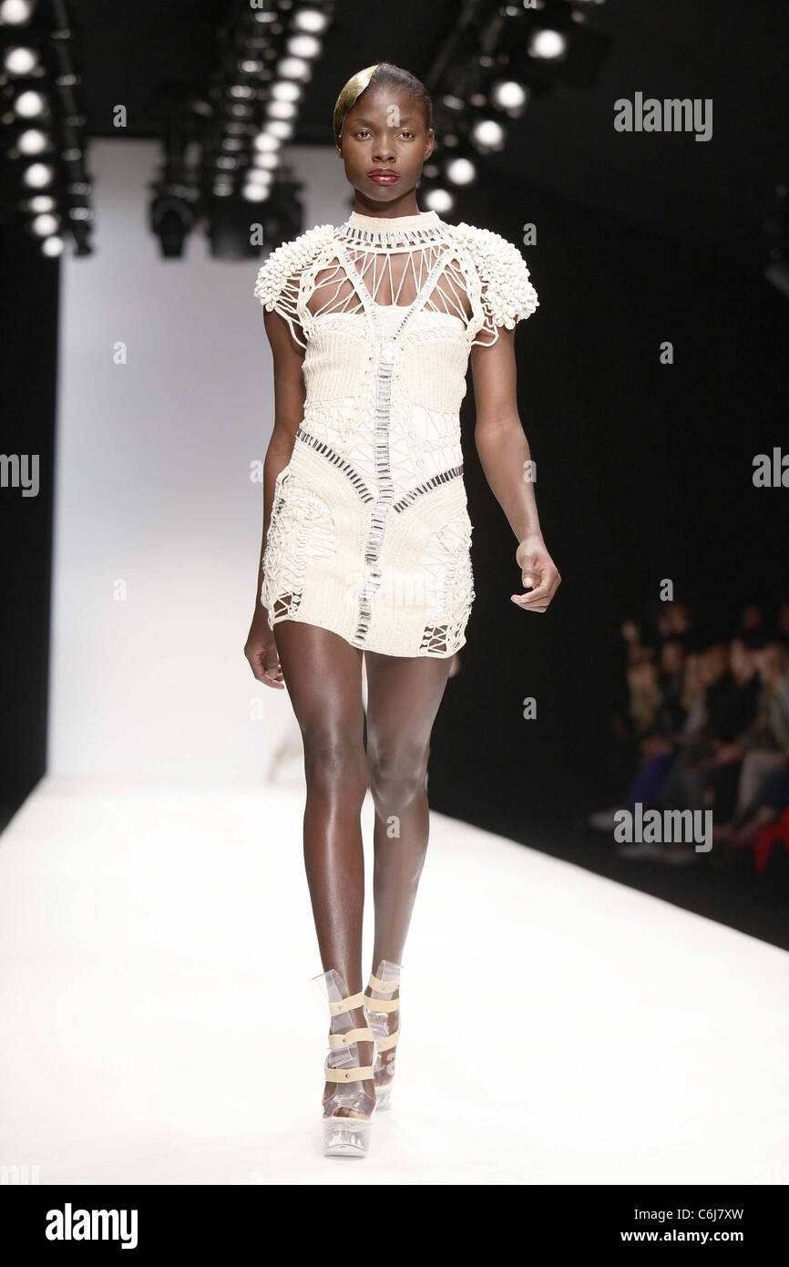 Sass and bide model hi-res stock photography and images - Alamy