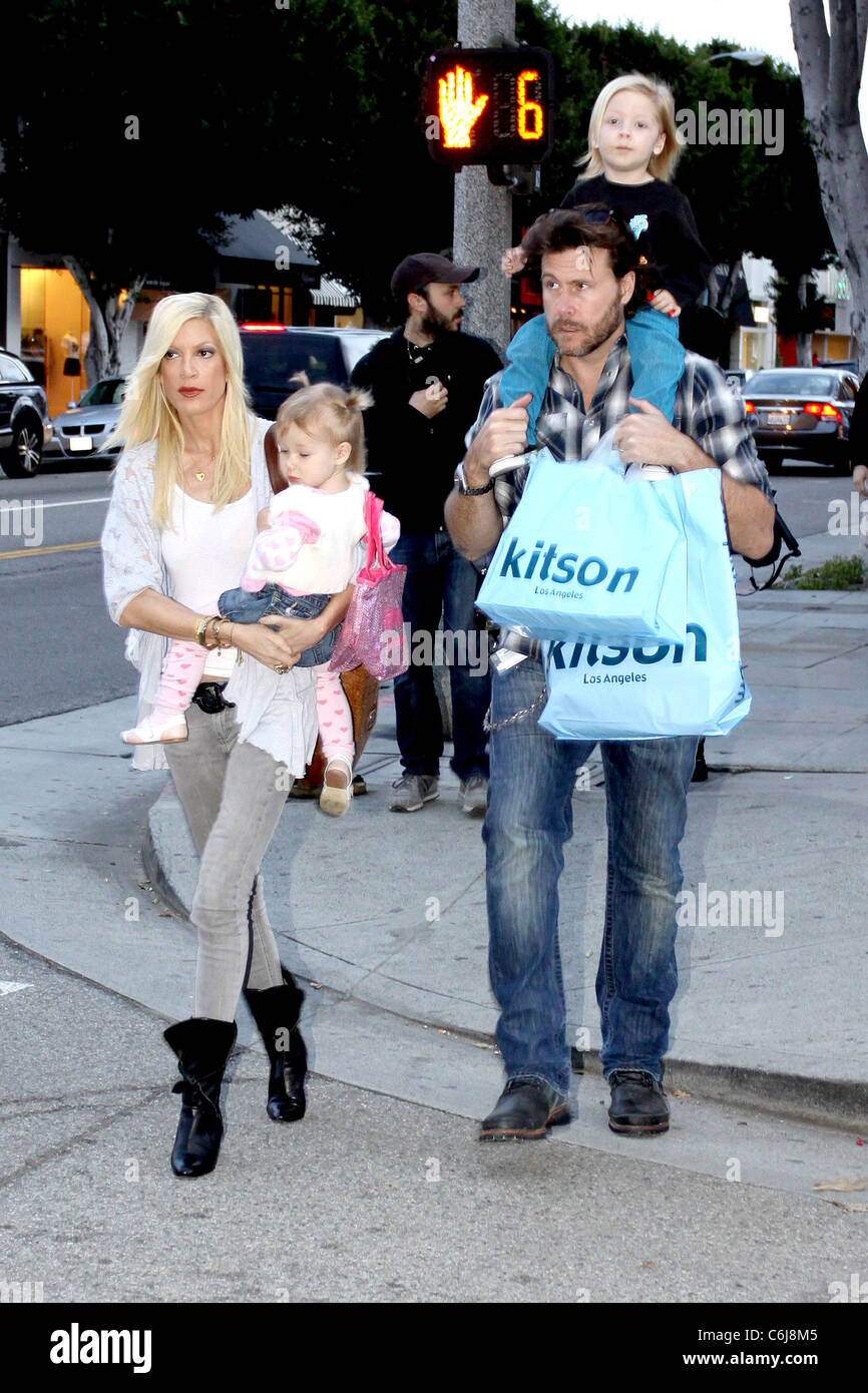 Tori Spelling, Stella McDermott, Liam McDermott and Dean McDermott Tori ...