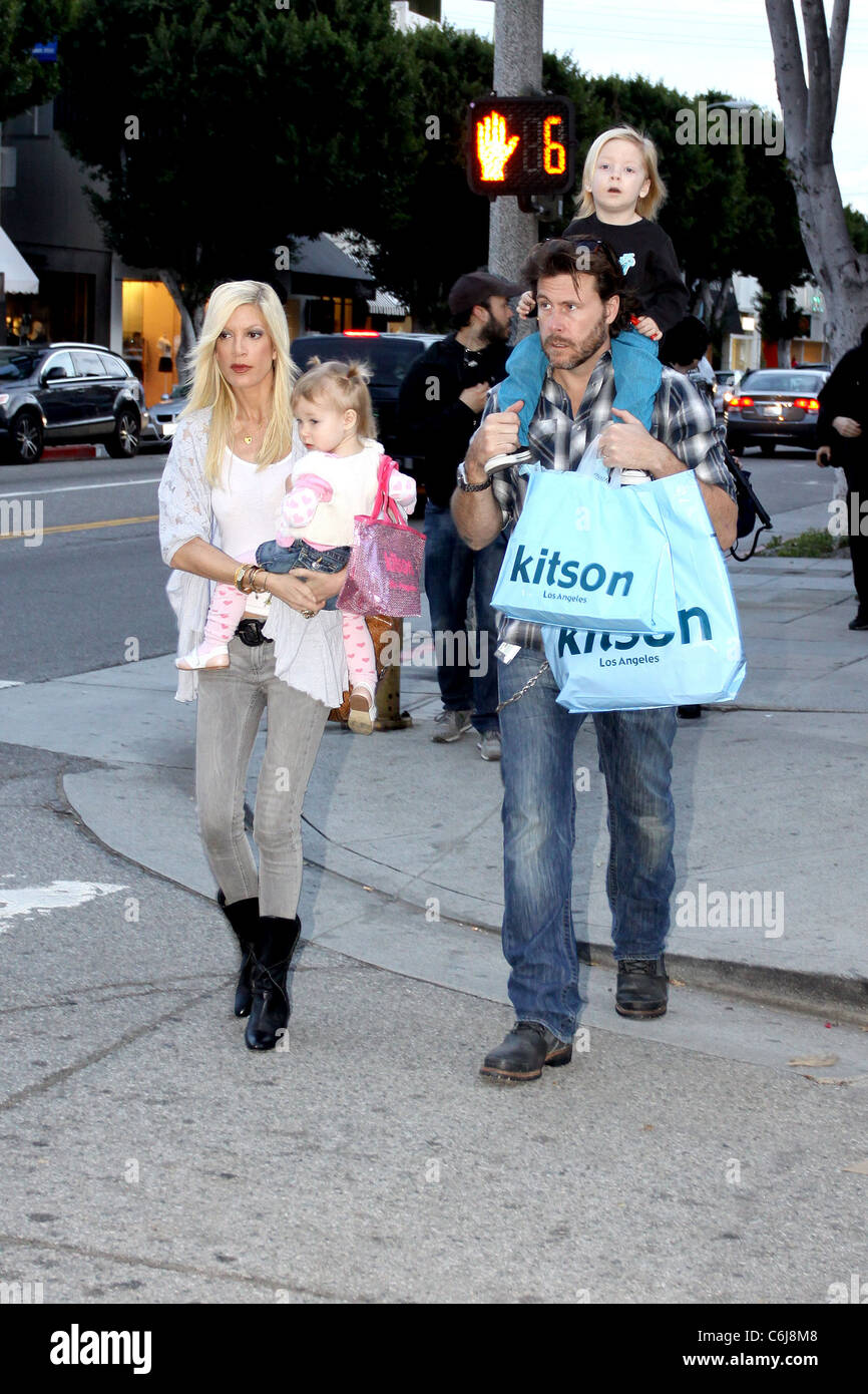Tori Spelling, Stella McDermott, Liam McDermott and Dean McDermott Tori ...