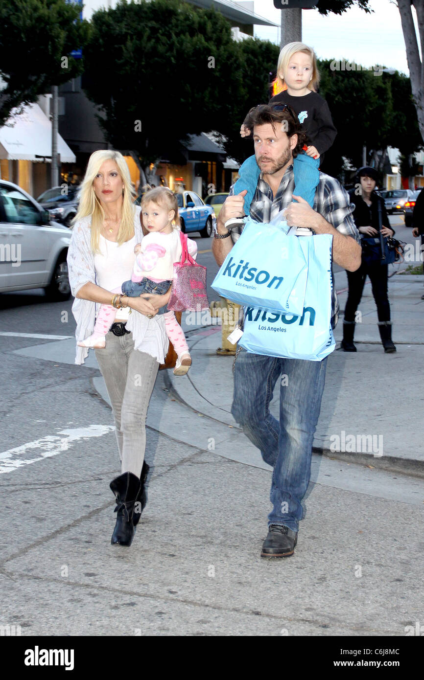 Tori Spelling, Stella McDermott, Liam McDermott and Dean McDermott Tori ...