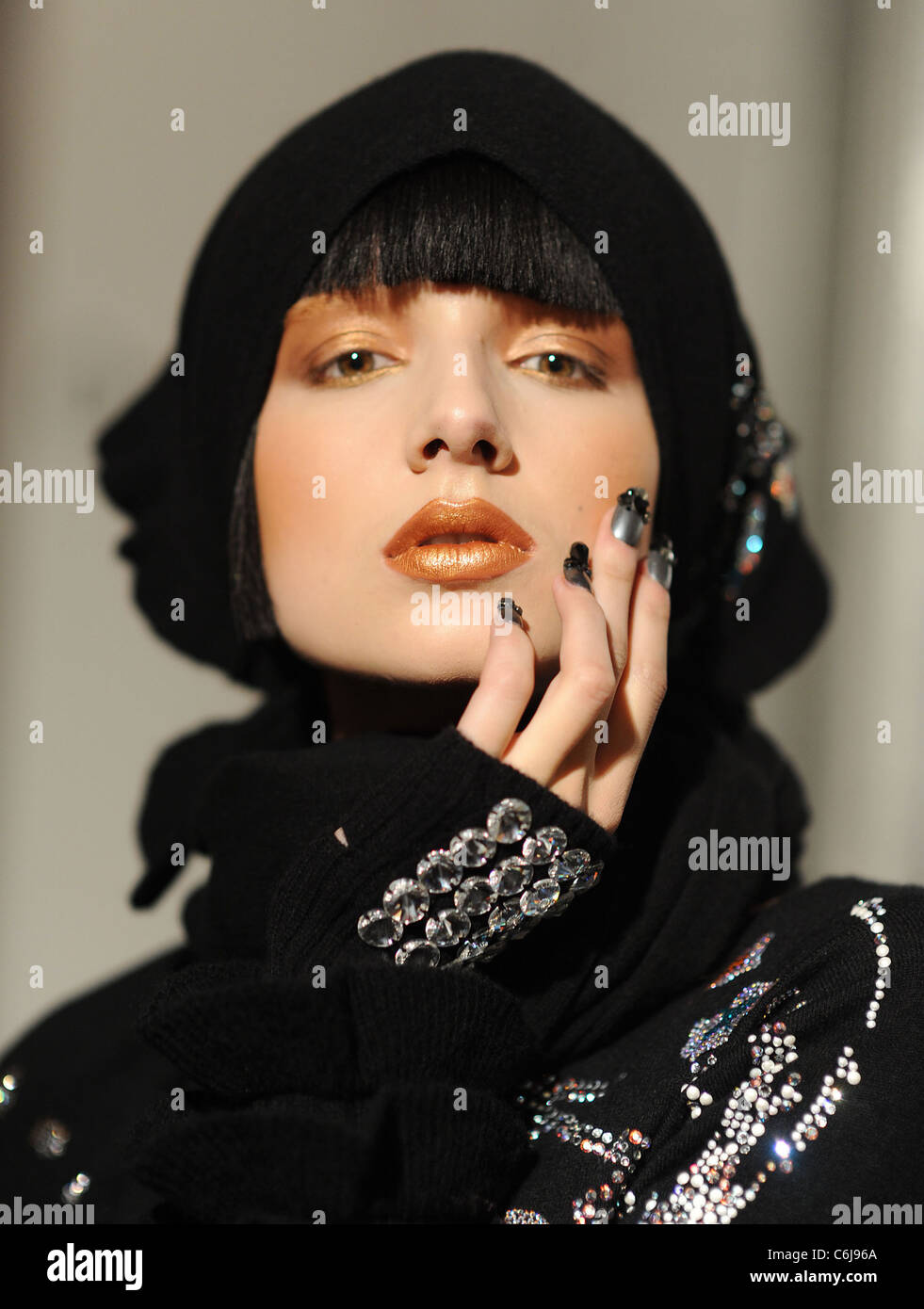 Model London Fashion Week Autumn/Winter 2010 - J. Maskrey - Backstage ...