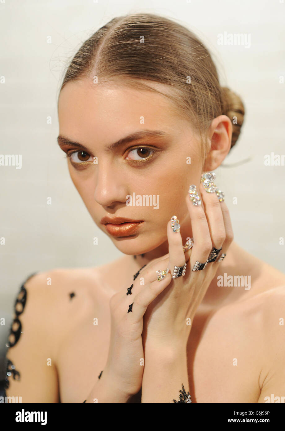 Model London Fashion Week Autumn/Winter 2010 - J. Maskrey - Backstage ...