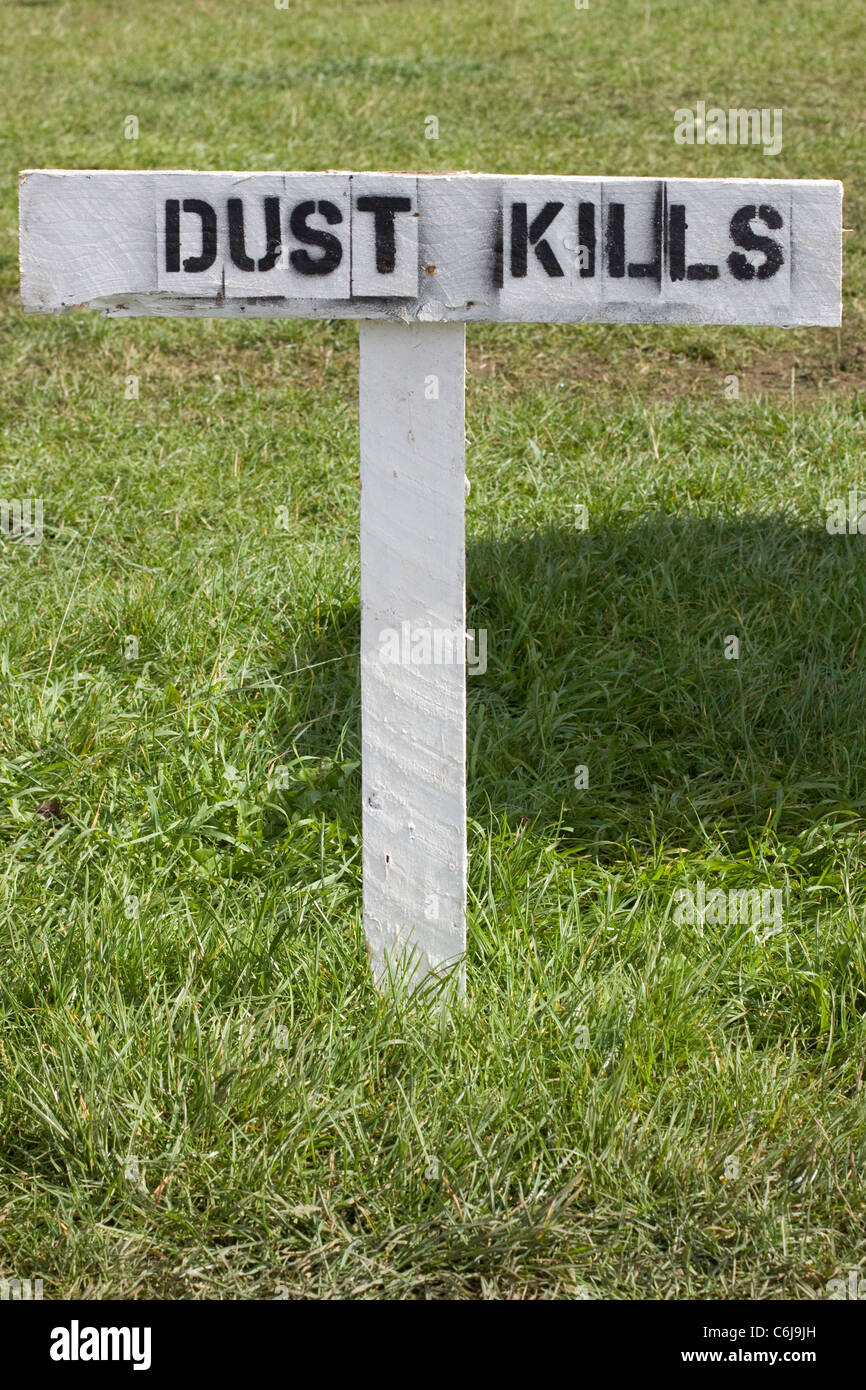 Dust kills hi-res stock photography and images - Alamy