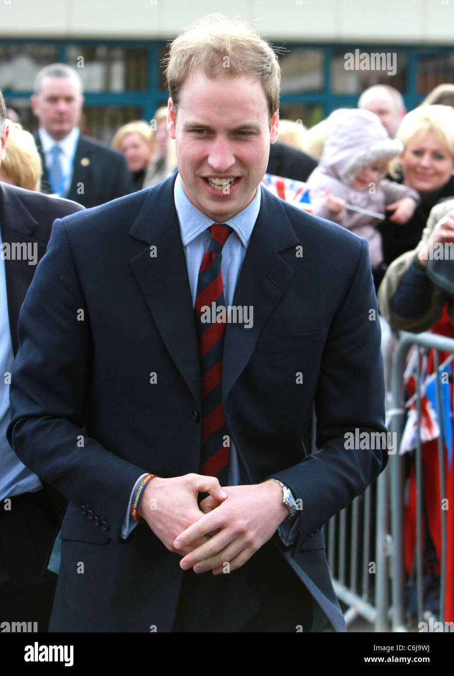 Prince William visits Alder Hey Children's Hospital for the unveiling ...
