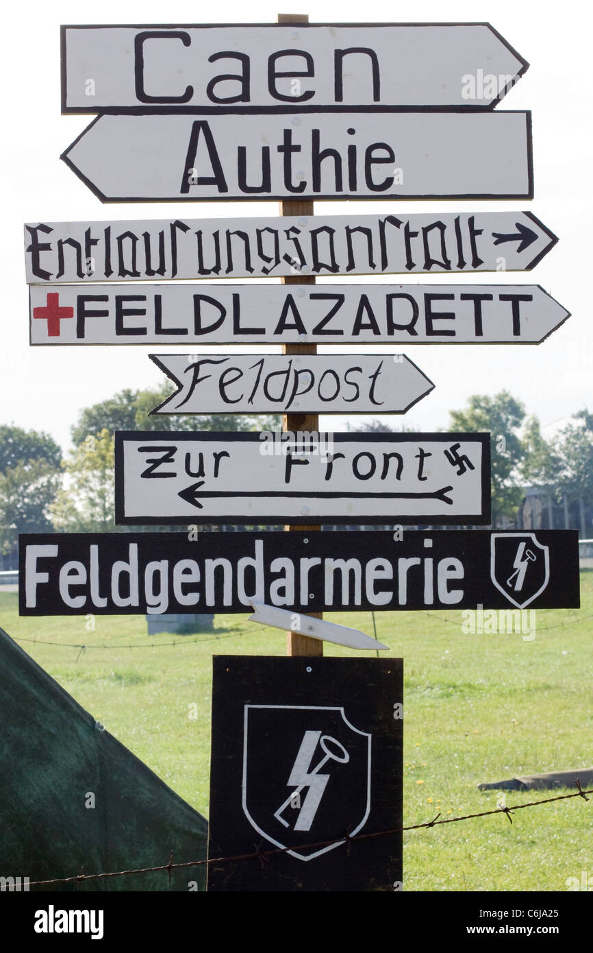 Information sign giving directions hi-res stock photography and images ...